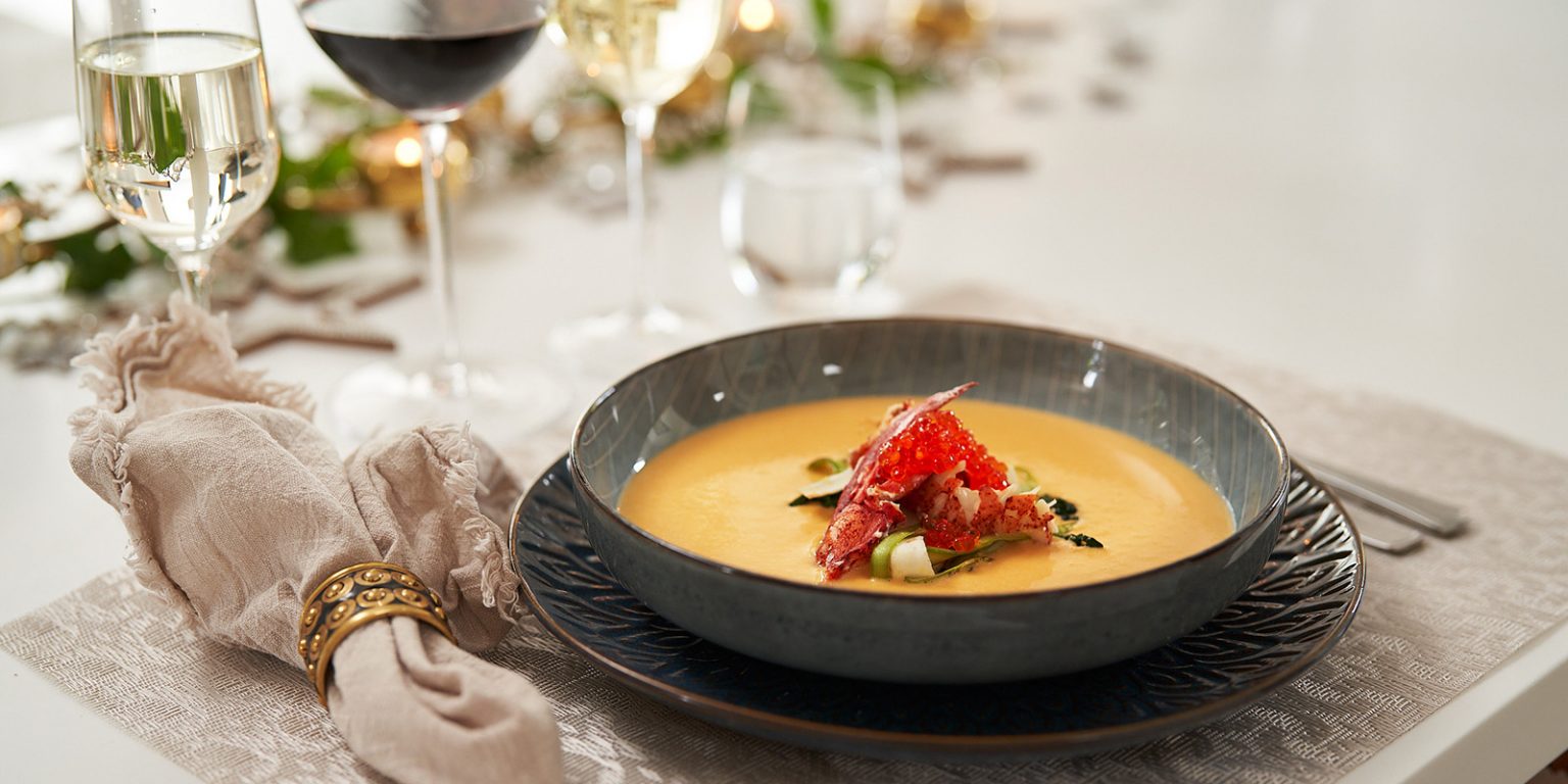 Hummersoppa med råmarinerade grönsaker, hummer och forellrom › Bong ...